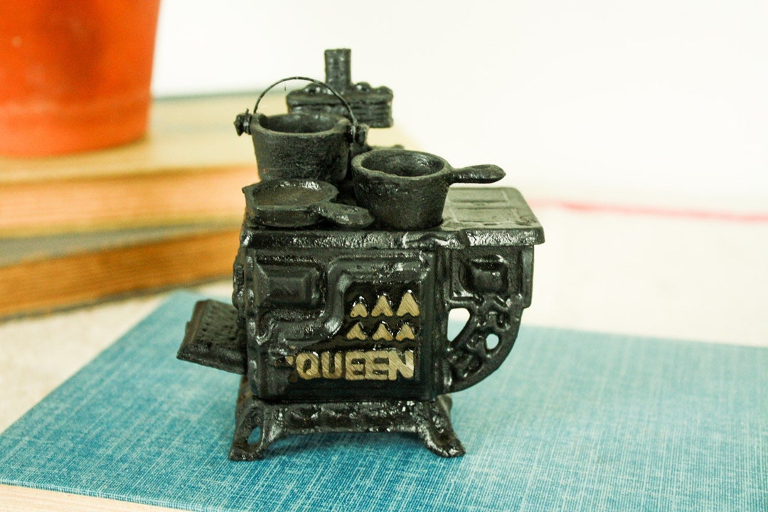 Vintage Queen Miniature Stove and Pots, Cast Iron Doll Stove, Farmhouse ...