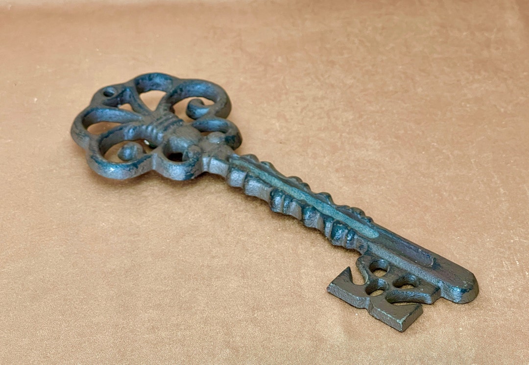 Vintage Cast Iron Skeleton Style Jailers Key, Flat Side Wall Hanging 7. ...