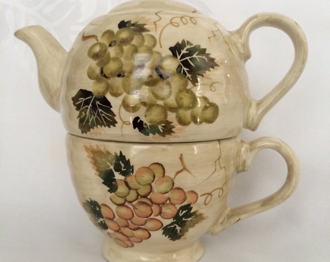 Tabletops Unlimited Teapot and Cup, Vintage Cabernet Teapot Set ...
