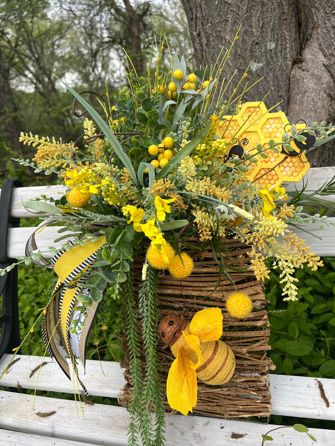 Honeybee Floral Basket / Floral Basket With Bees / Summer Decor / Bee ...