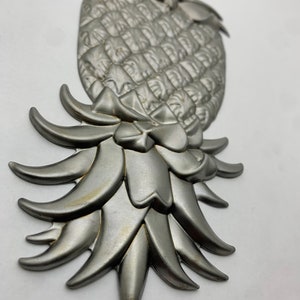 Large Metal Pineapple - Etsy
