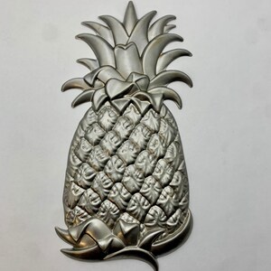 Large Metal Pineapple - Etsy