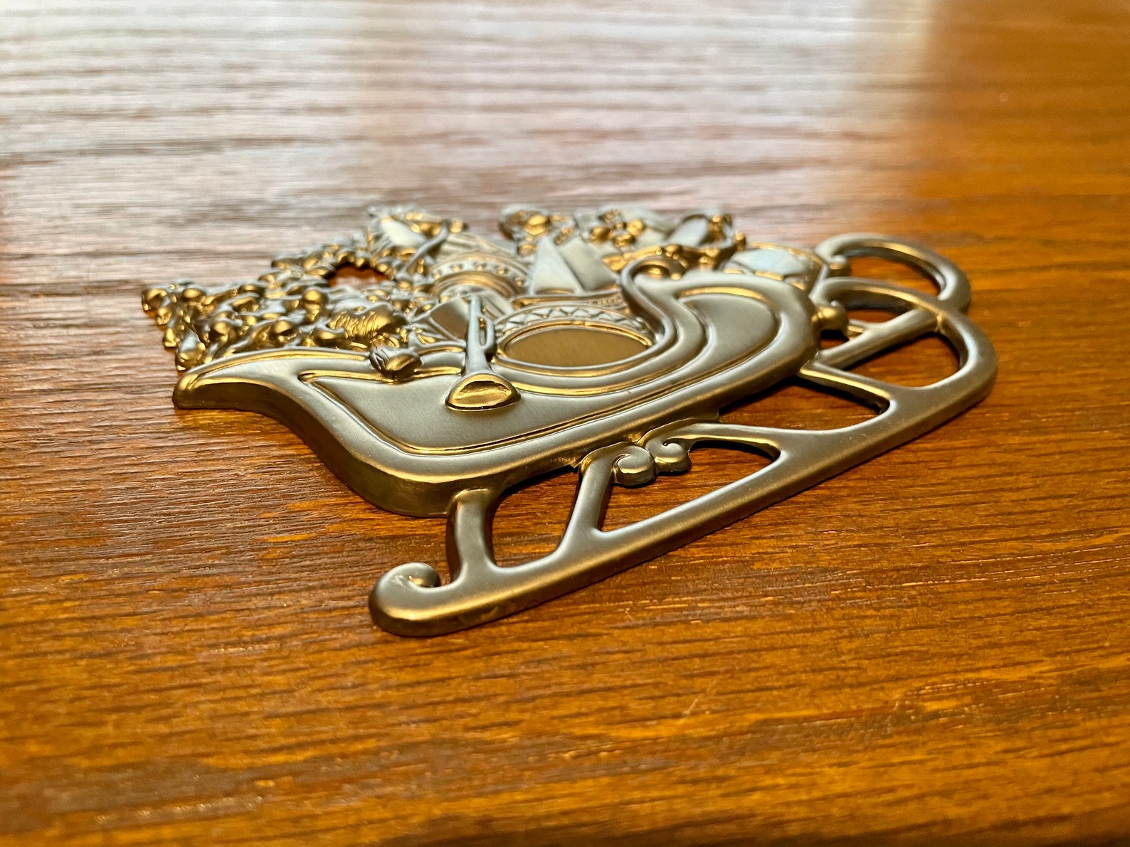 Metal Silver Christmas Santa Sleigh Holiday Christmas Decorations Craft ...