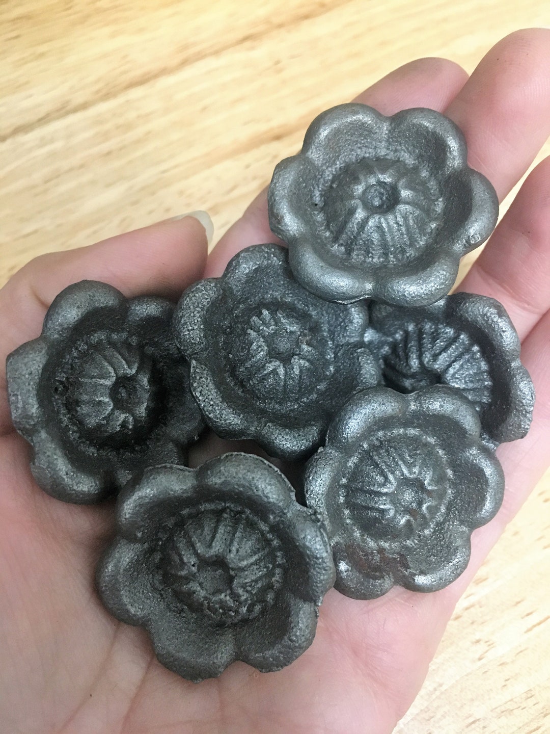 Pack Of 3 Small Cast Iron Flowers Heavy Stackable Steel Flowers