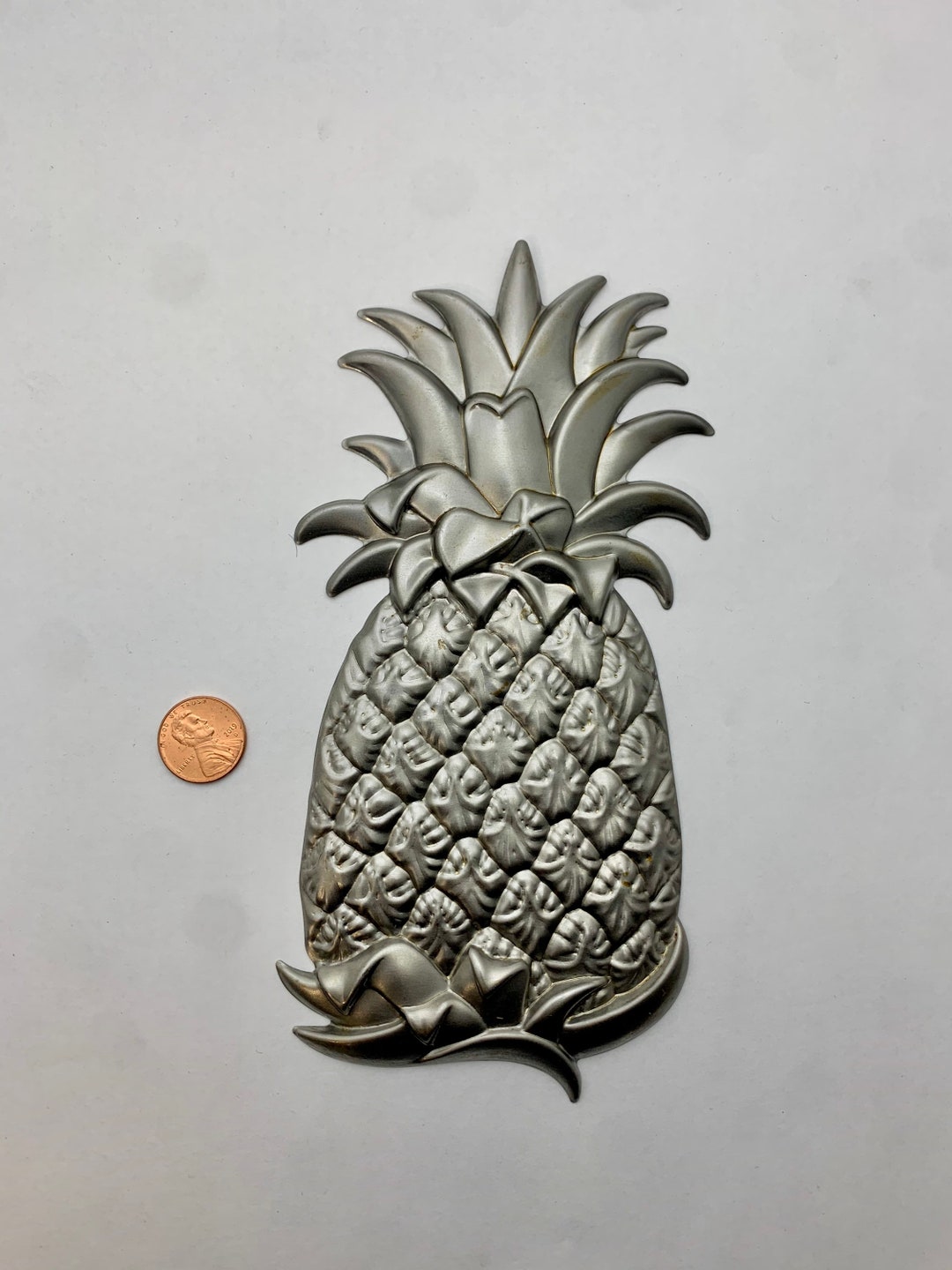 Large Metal Pineapple - Etsy