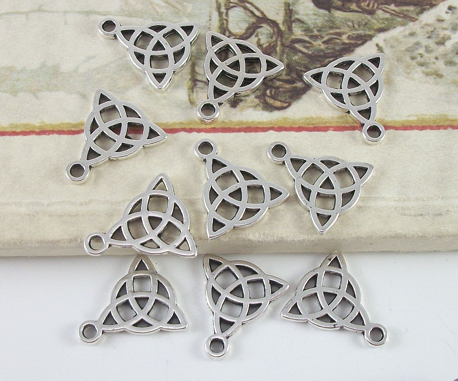 10 Triquetra or Trinity Knot Charms 16x14mm Antique Silver - Etsy