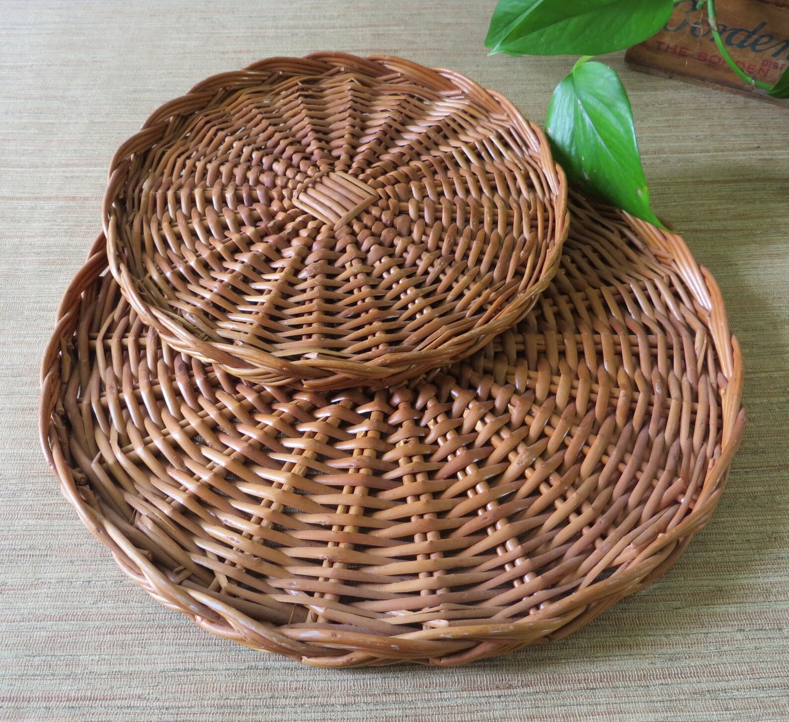 Vintage Round Wall Baskets With Scalloped Edges and Square - Etsy