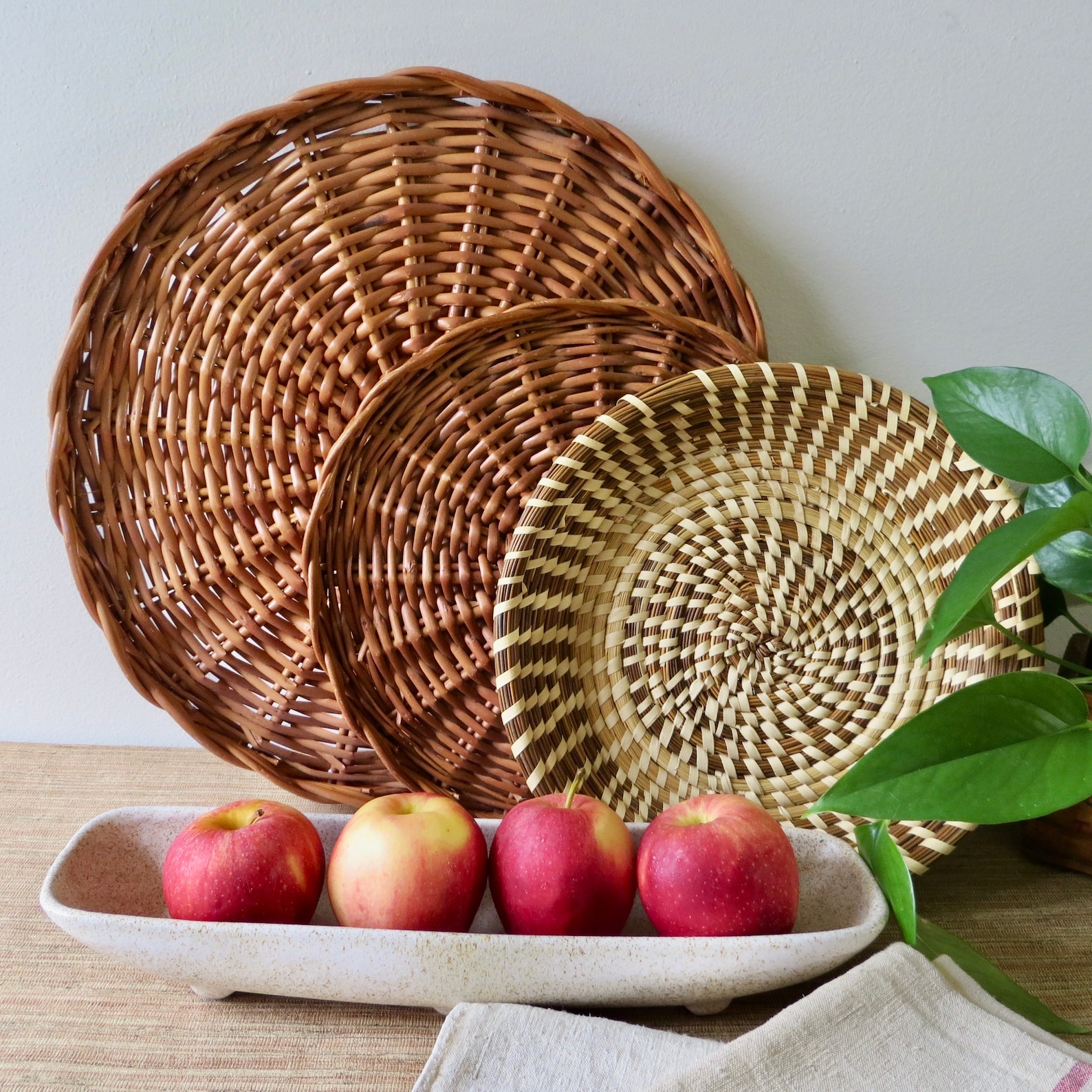 Vintage Round Wall Baskets With Scalloped Edges and Square - Etsy