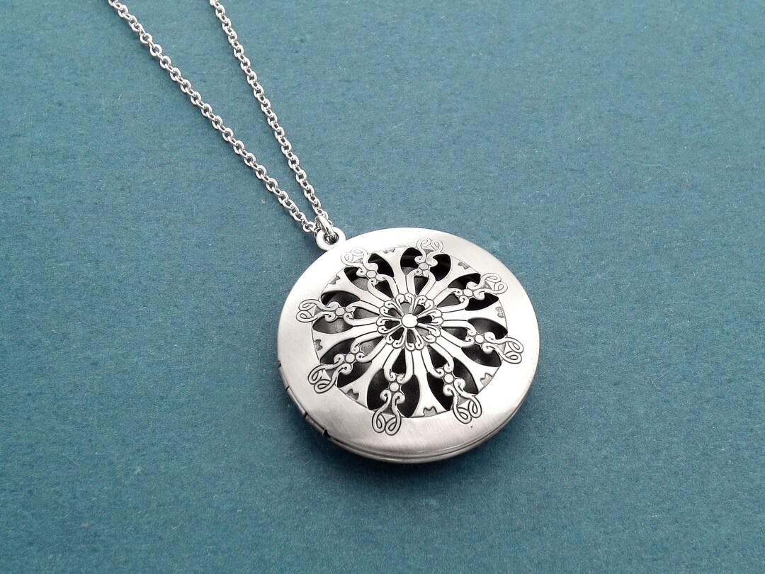 Vintage Style Locket Necklace, Diffuser Locket Necklace, Family Photo ...