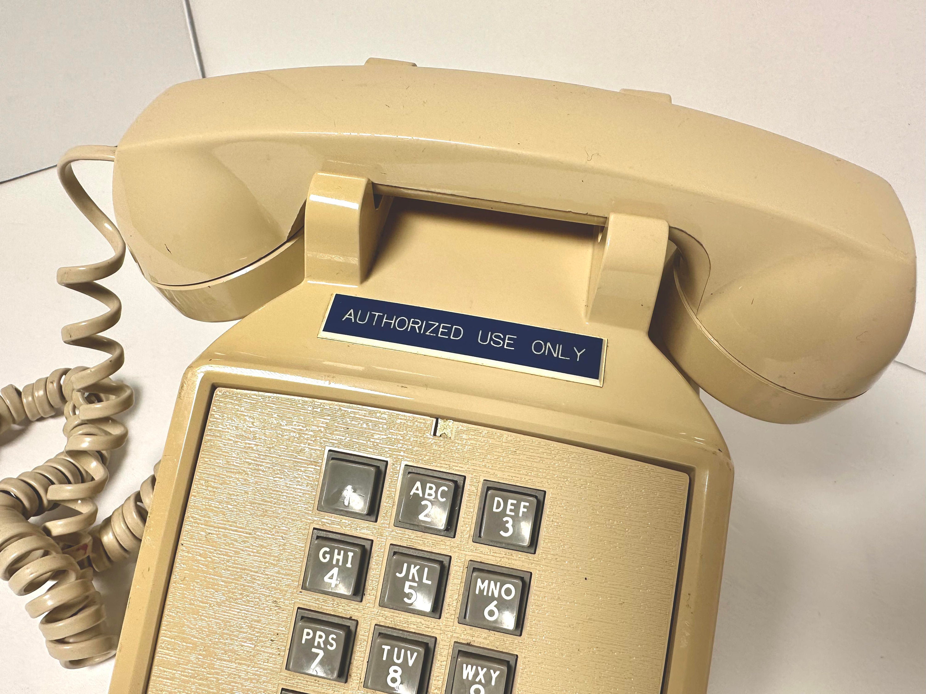 Cortelco 250044-MBA-20M Single Line Desk Telephone Beige With Unique ...