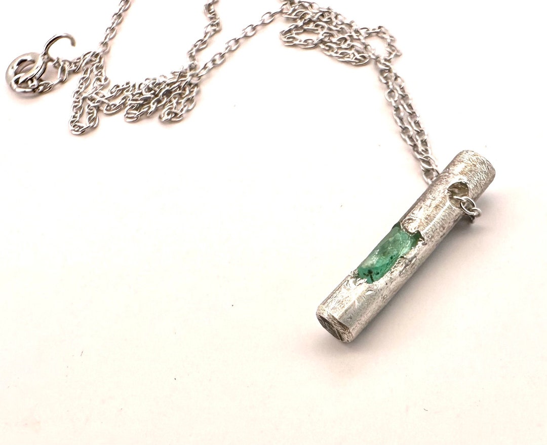 925 Silver Round Bar Tarnished Pendant With Natural Emerald Gemstone ...