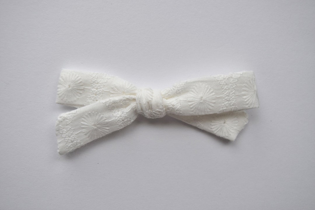 White Eyelet Lace Bow Photo Prop Baby Bow Hair Clip Beautiful Fabric ...