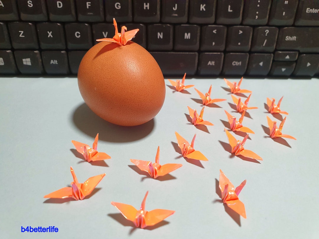 100 grues origami de 2,5 cm (1 pouce) de couleur orange, pliées à la ...