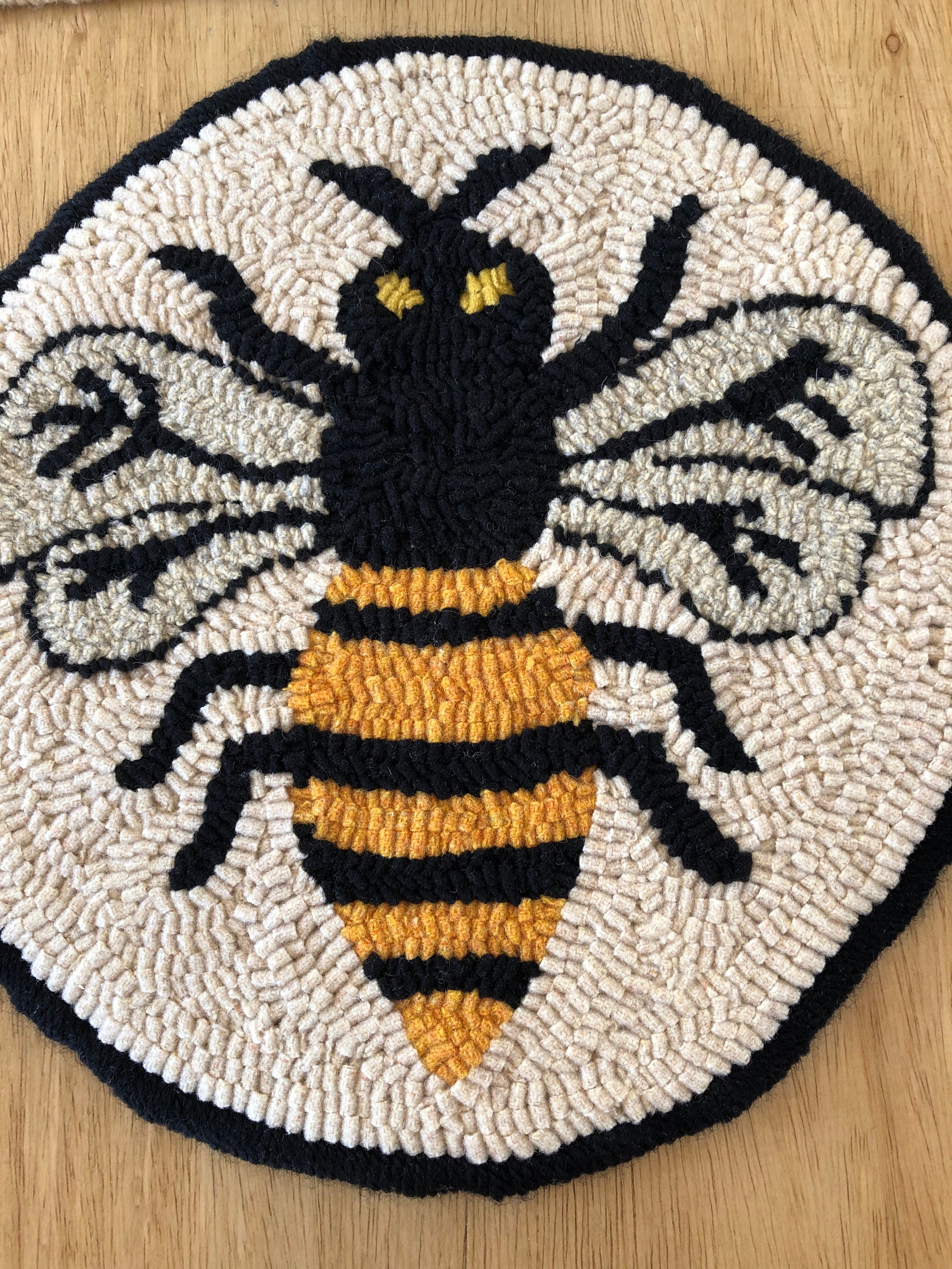 Bee Rug Hooking Pattern - "blossom" Bee - Choice of Size and Shape ...