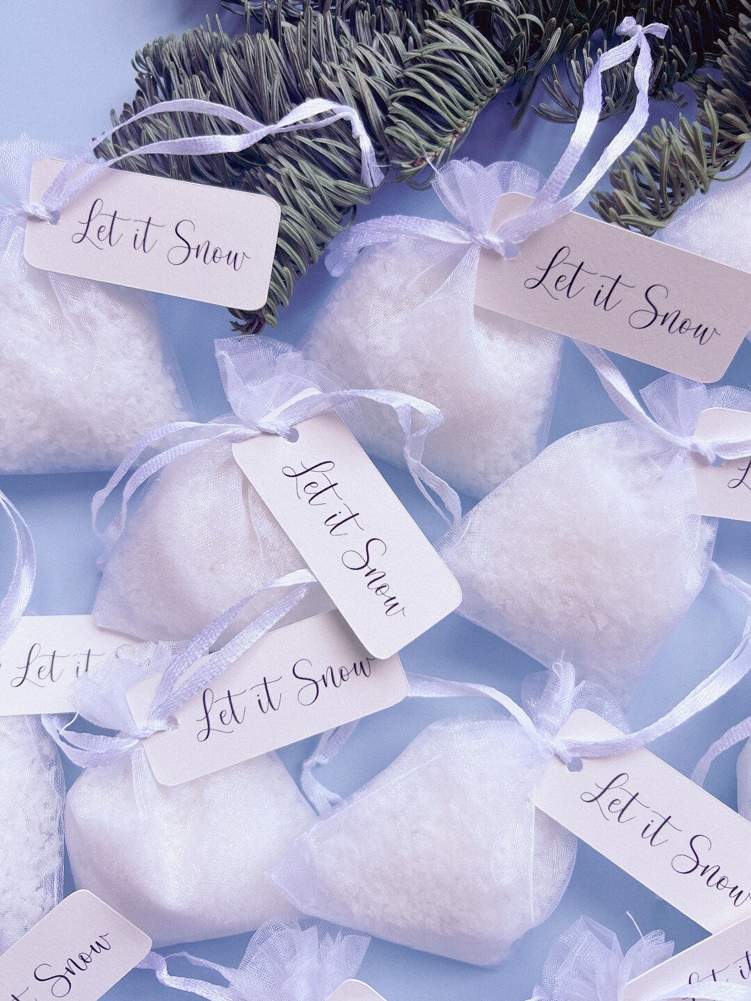 Winter Wonderland Wedding: Snow Confetti in Organza Bags - Magical and ...