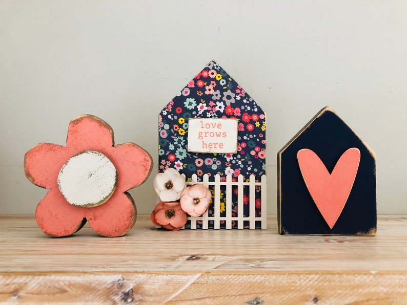 Set of 3 Houses and Flower Houses, Love Lives Here, Tiered Tray Decor ...