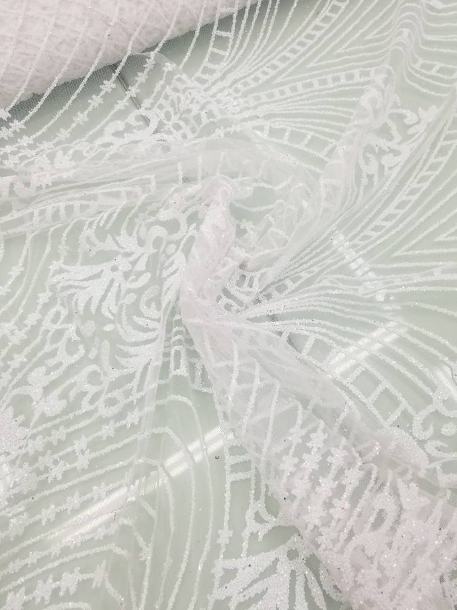 White Color Glitter Metallic Fabric Usable for Decoration and Apparel ...