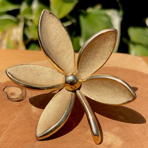 Crown Trifari Flower Brooch - Etsy