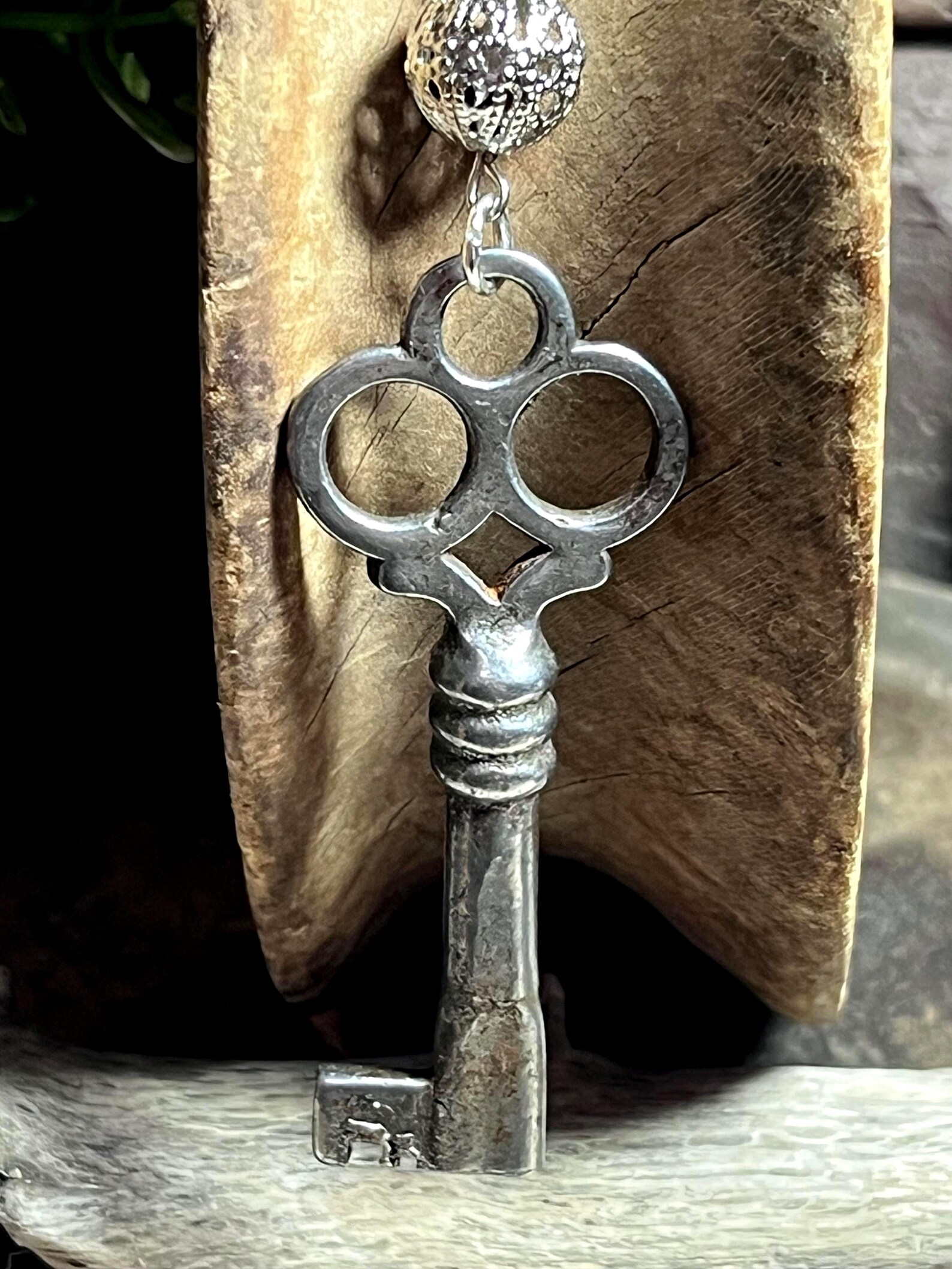 Upcycled Skeleton Key Pendant Necklace With Frosted White Beads - Etsy