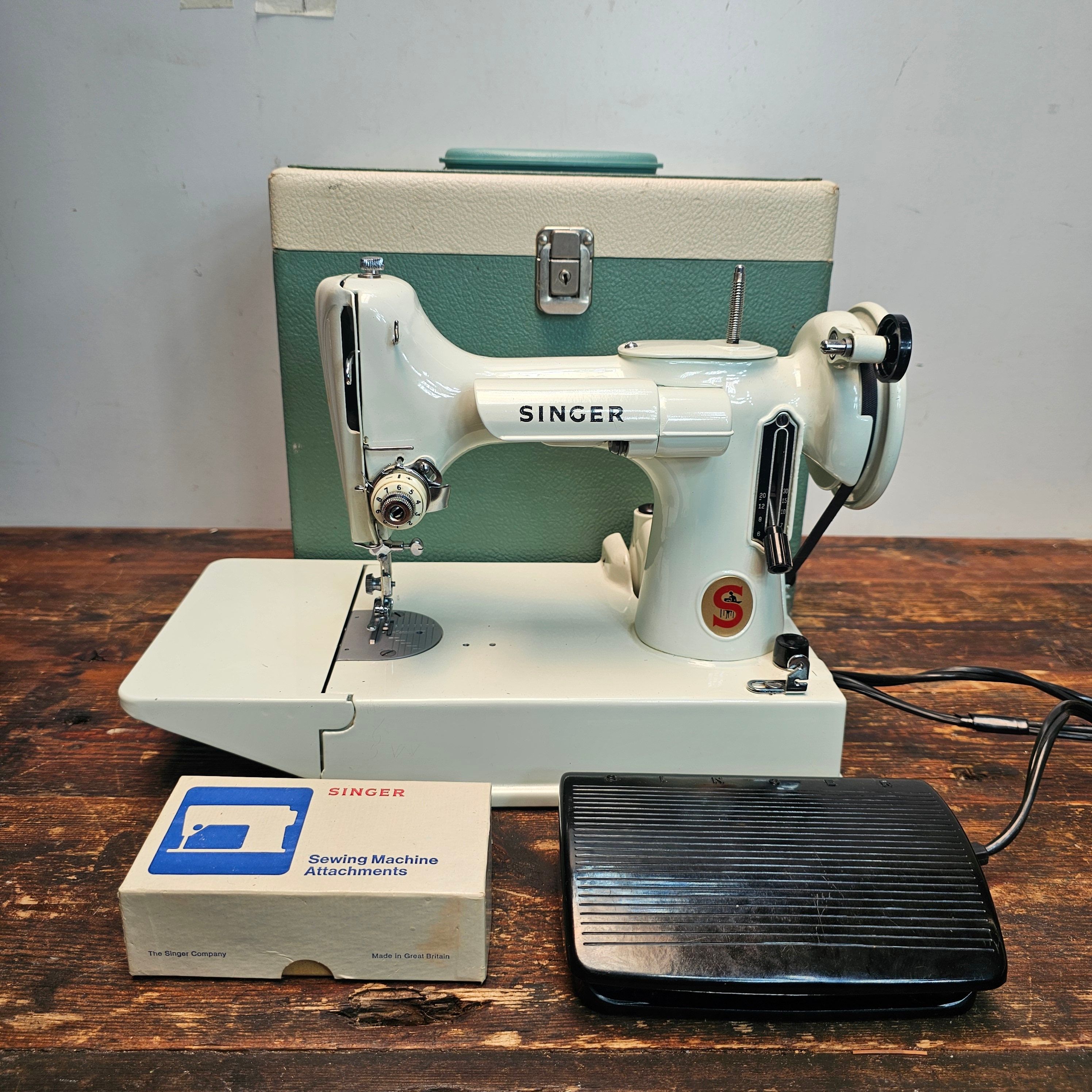 Singer Featherweight 221K White Sewing Machine With Case Unique Serial ...