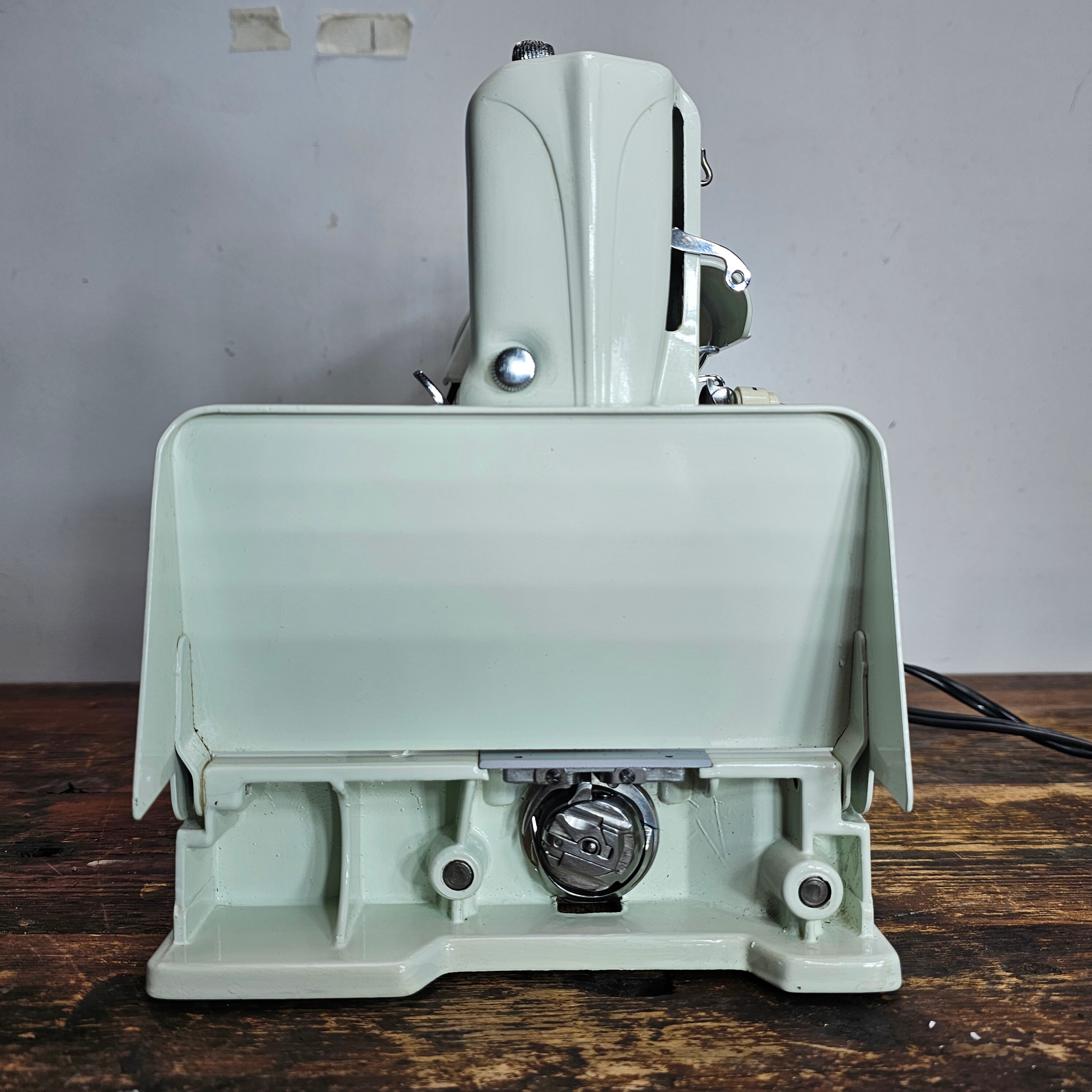 Singer Featherweight 221K White Sewing Machine With Case Unique Serial ...