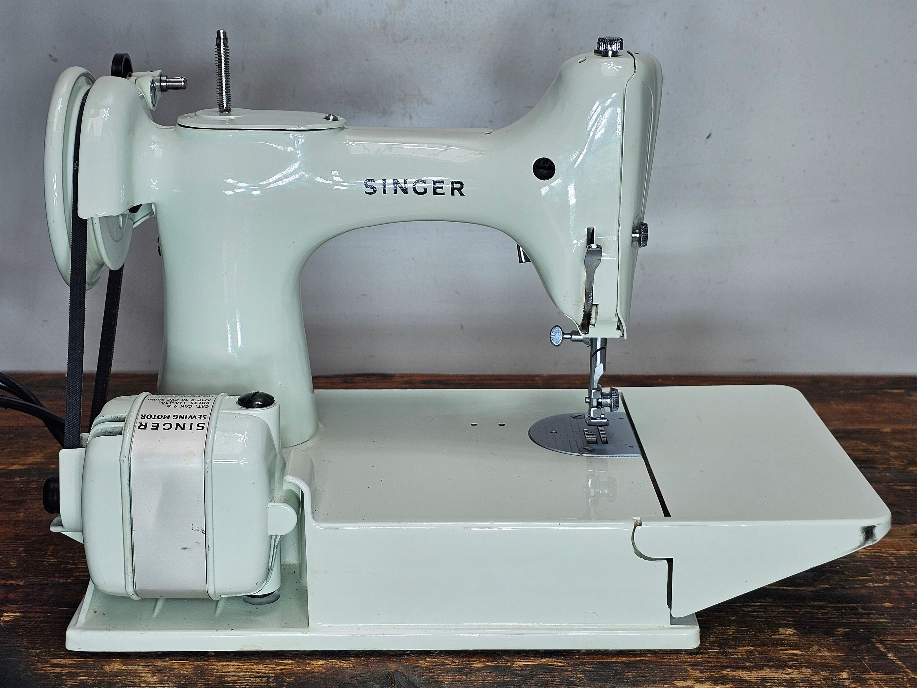 Singer Featherweight 221K White Sewing Machine With Case Unique Serial ...