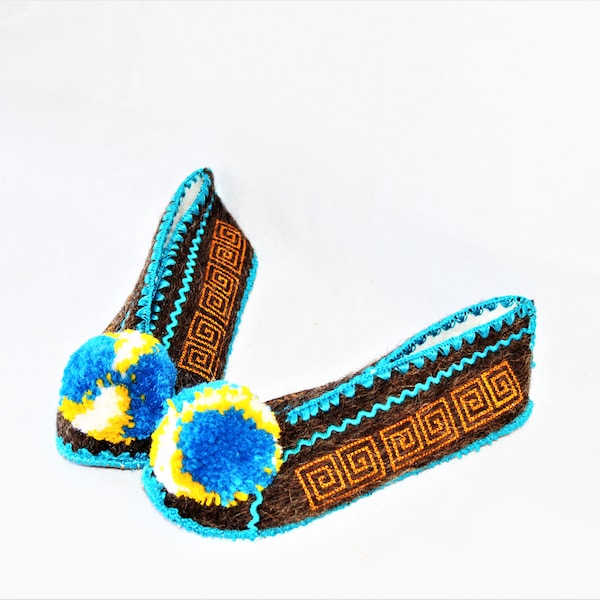 Pom Pom Slippers - Etsy