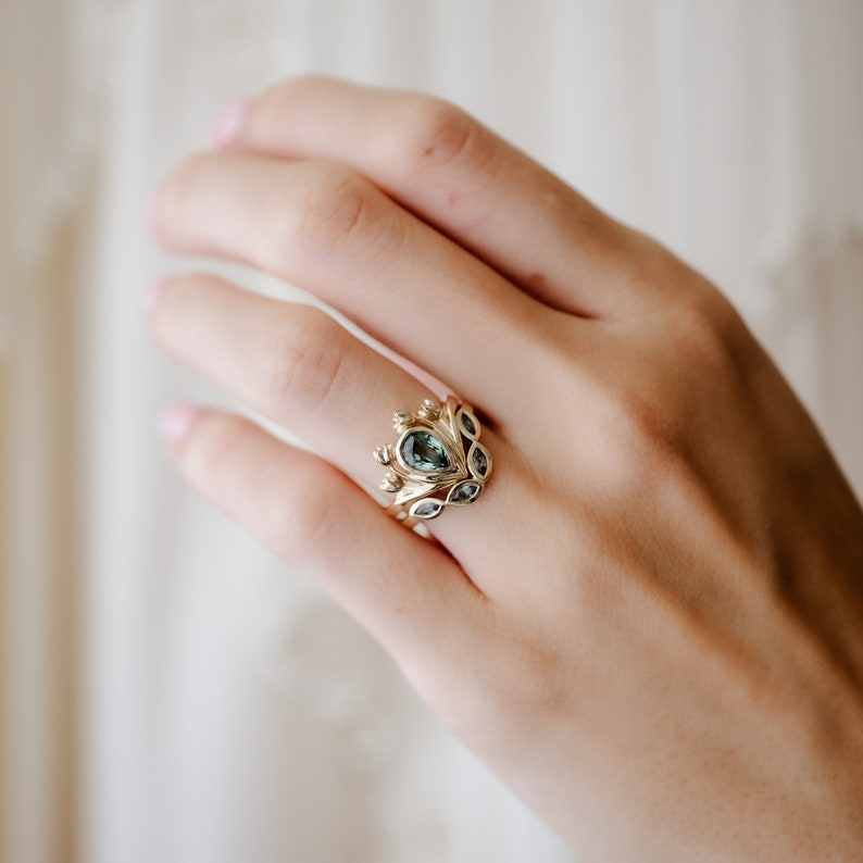 Tulip Engagement Ring and Wedding Band Set With Green Sapphire in 14K ...