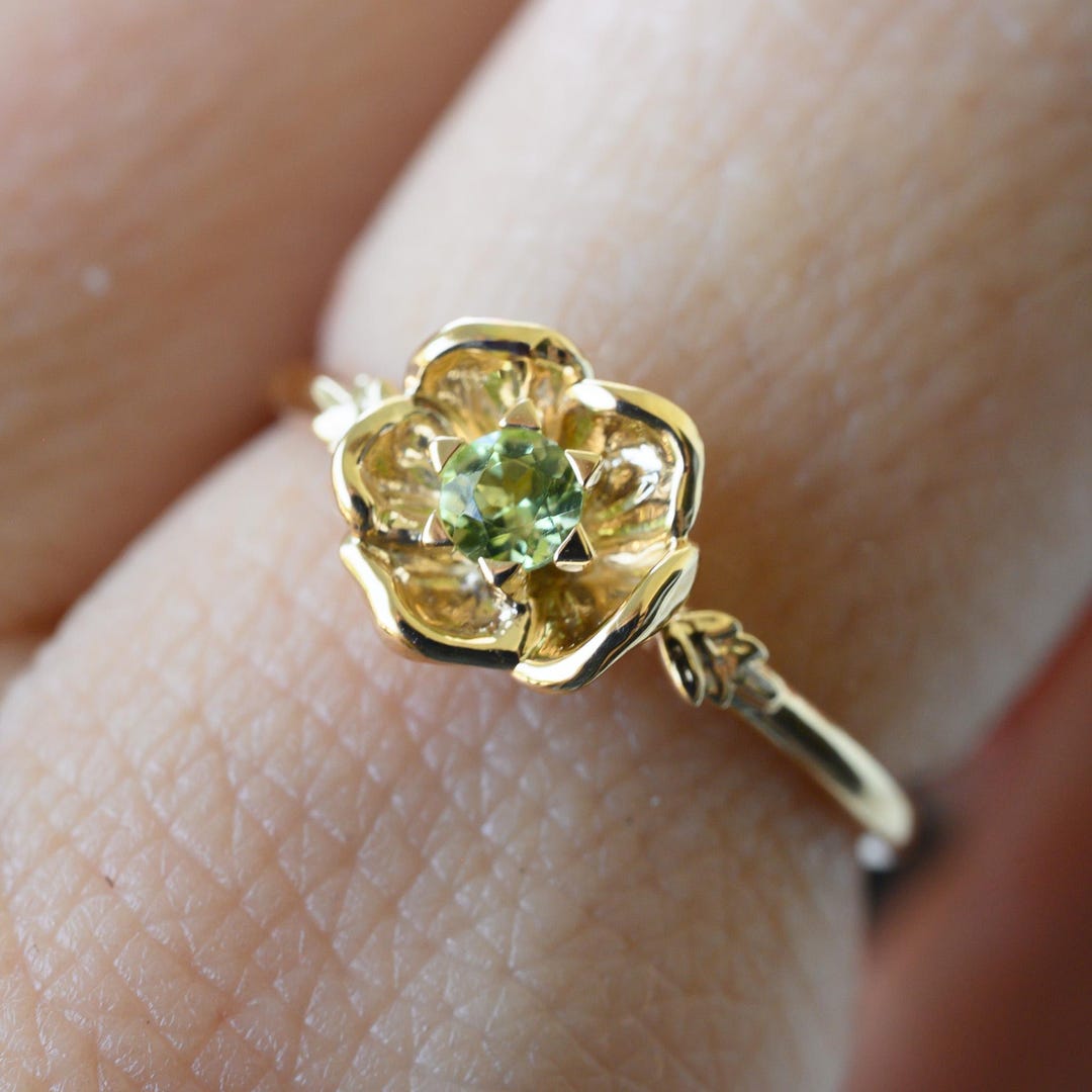 14K Solid Gold Poppy Ring: Dainty Peridot Floral Ring - Etsy