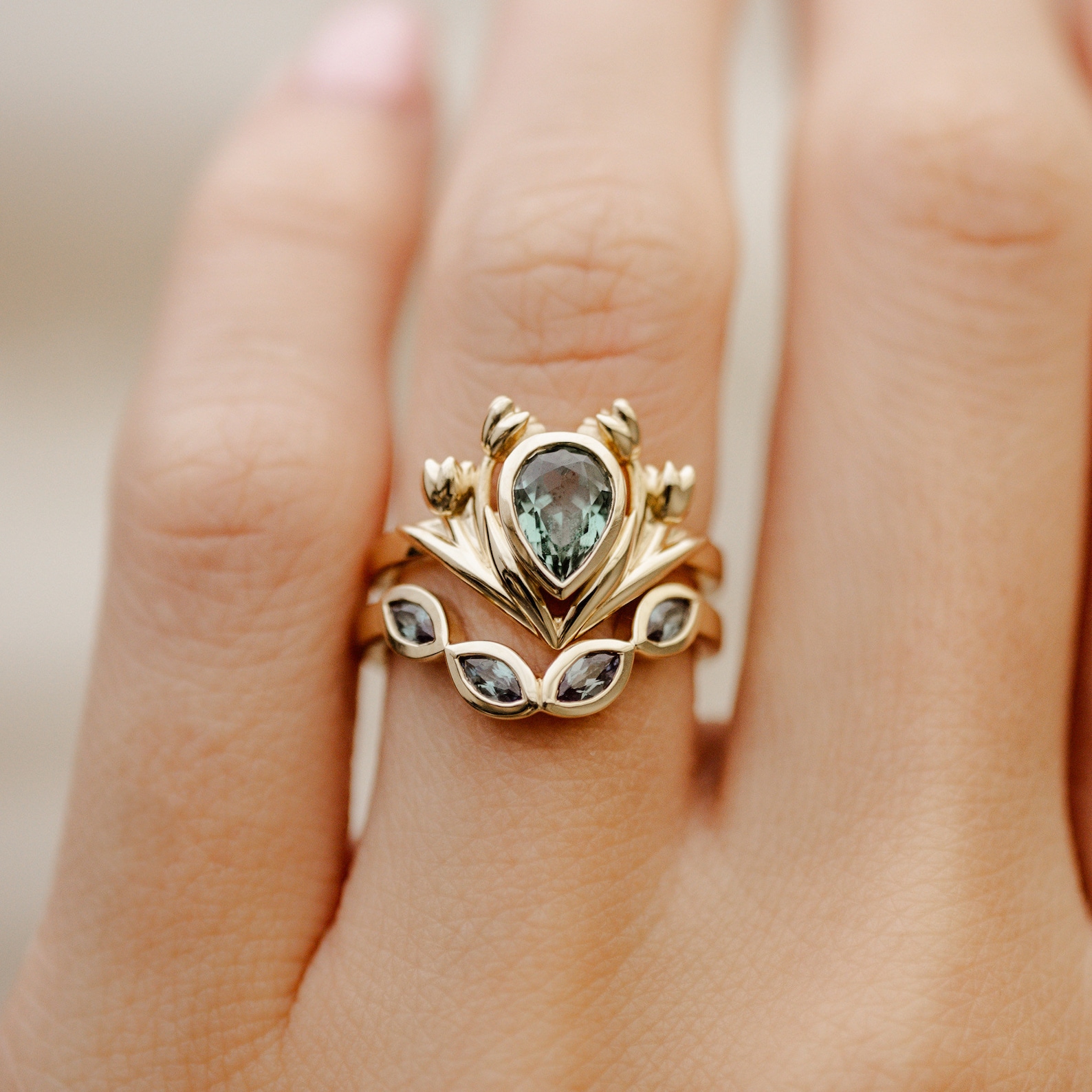 Tulip Engagement Ring and Wedding Band Set With Green Sapphire in 14K ...