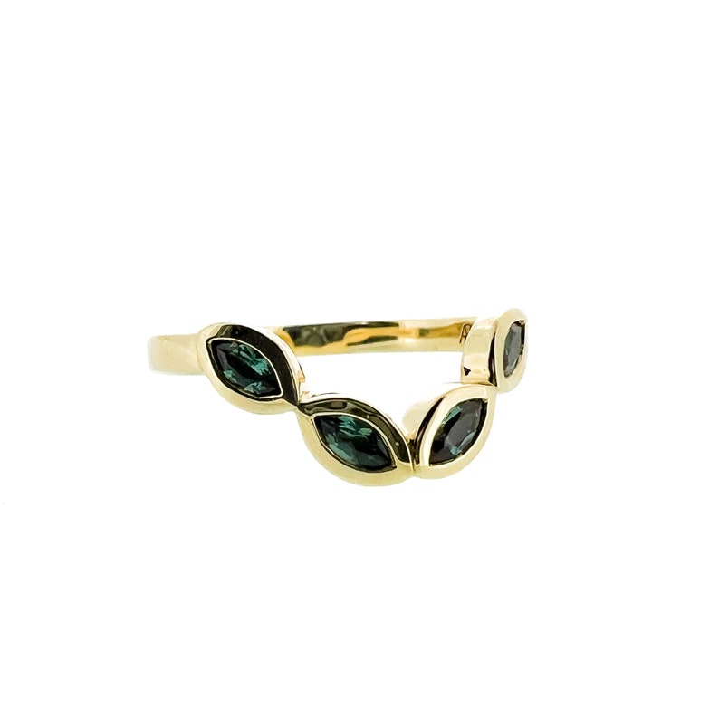 Tulip Engagement Ring and Wedding Band Set With Green Sapphire in 14K ...