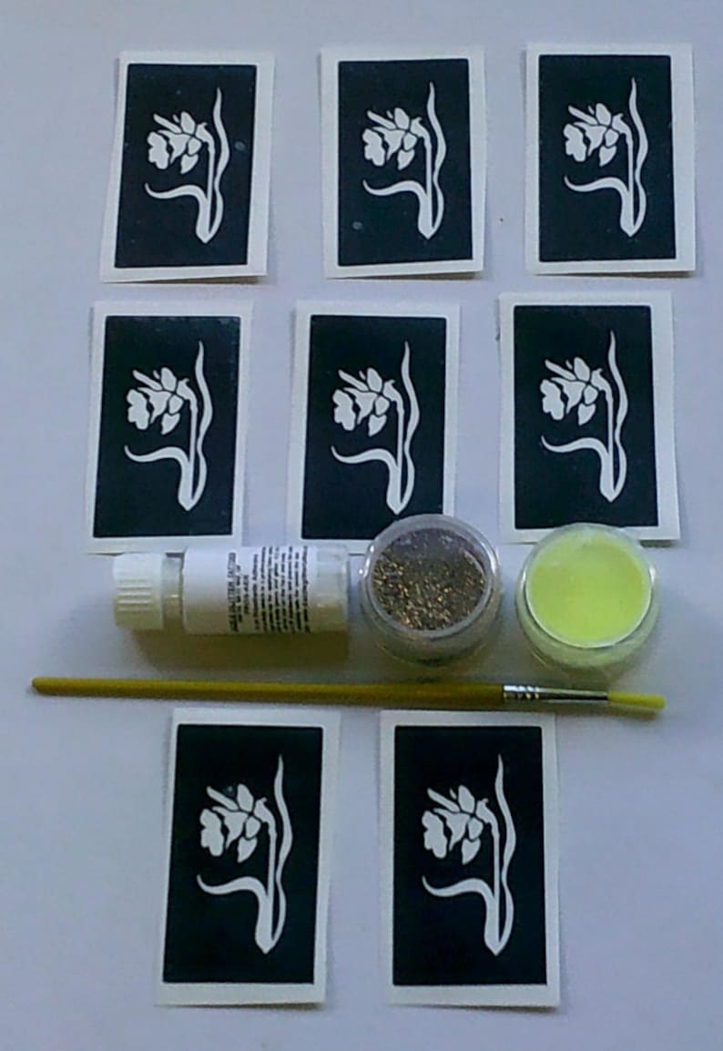 Daffodil Stencil Set - 20 X Stencils + Gold and Yellow Glitter Brush ...