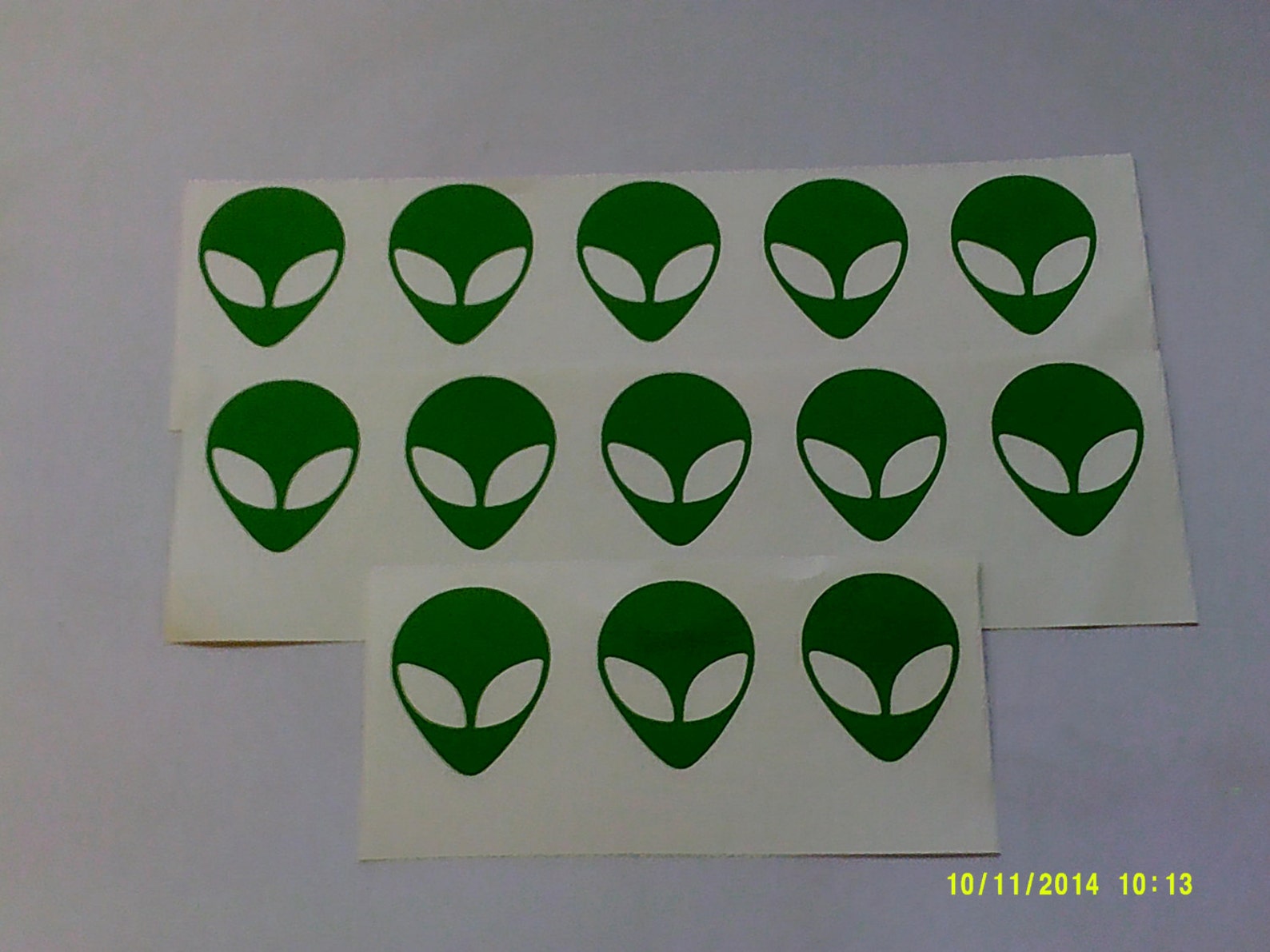 10 - 100 Green Alien Stickers - Great for Kids - Stick on Lots of ...