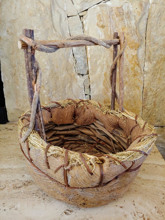 PRIMITIVE Rustic Basket / Handmade Willow Branch Woven Reed - Etsy Canada