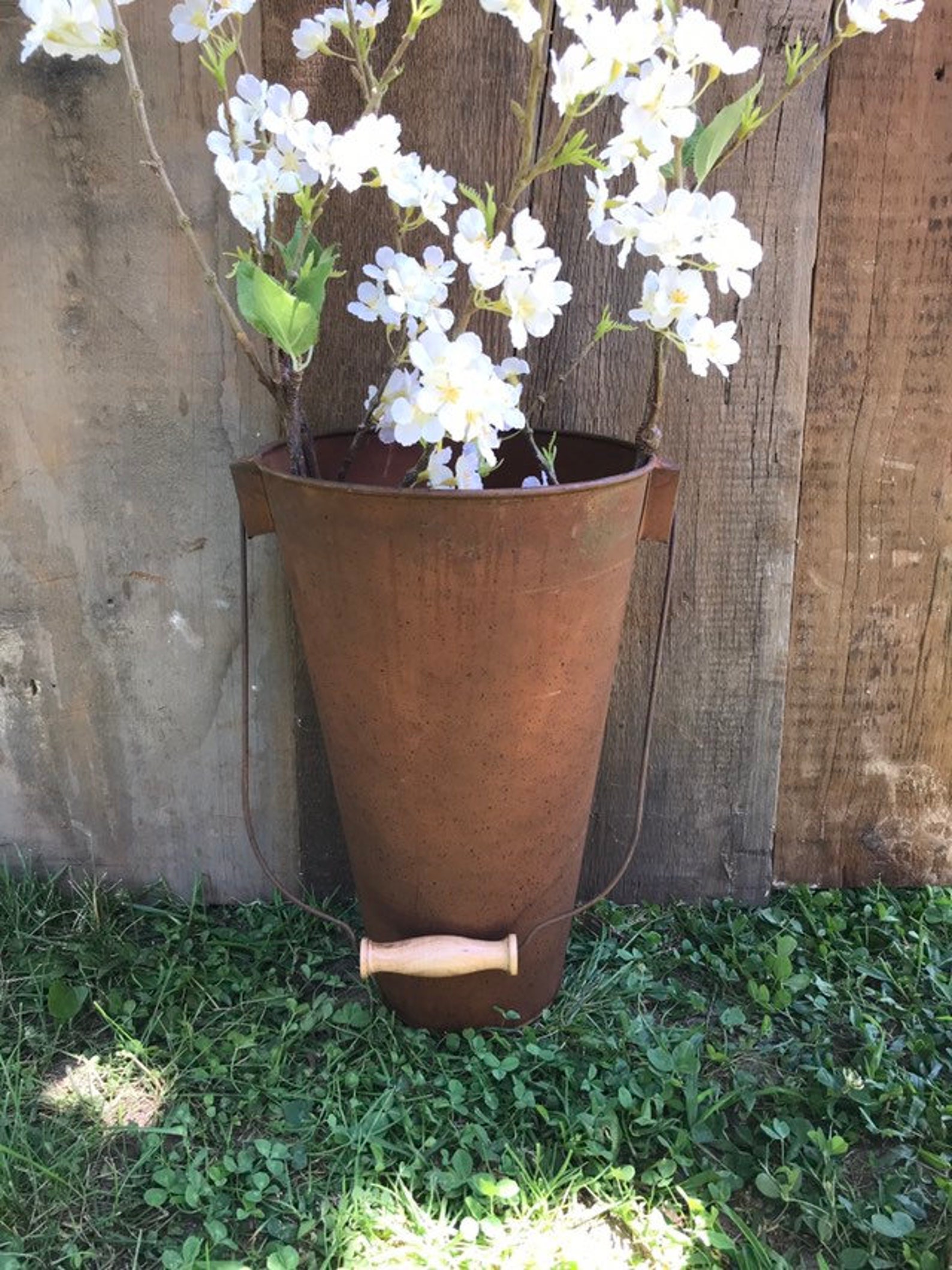 White Flowers in Rusty Meal Bucket Primitive Farmhouse Floral ...