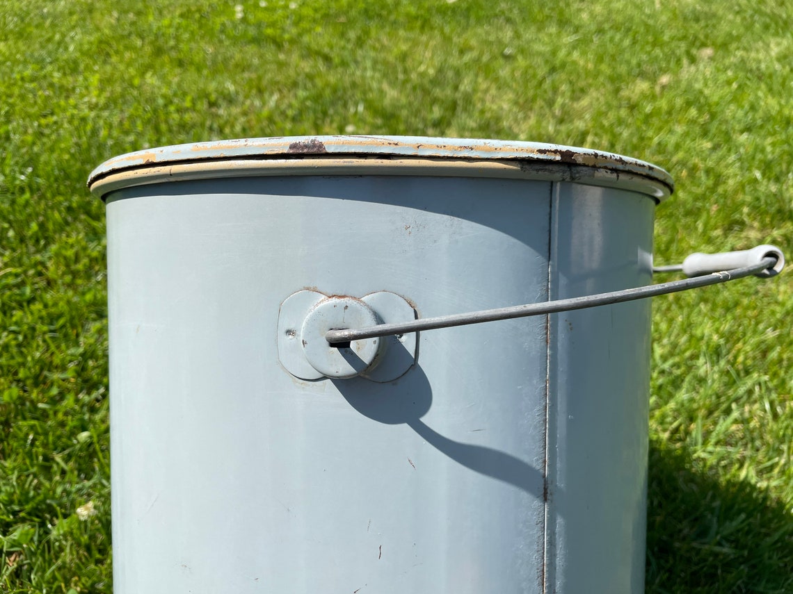 Vintage Metal Bucket Can With Lid - Etsy