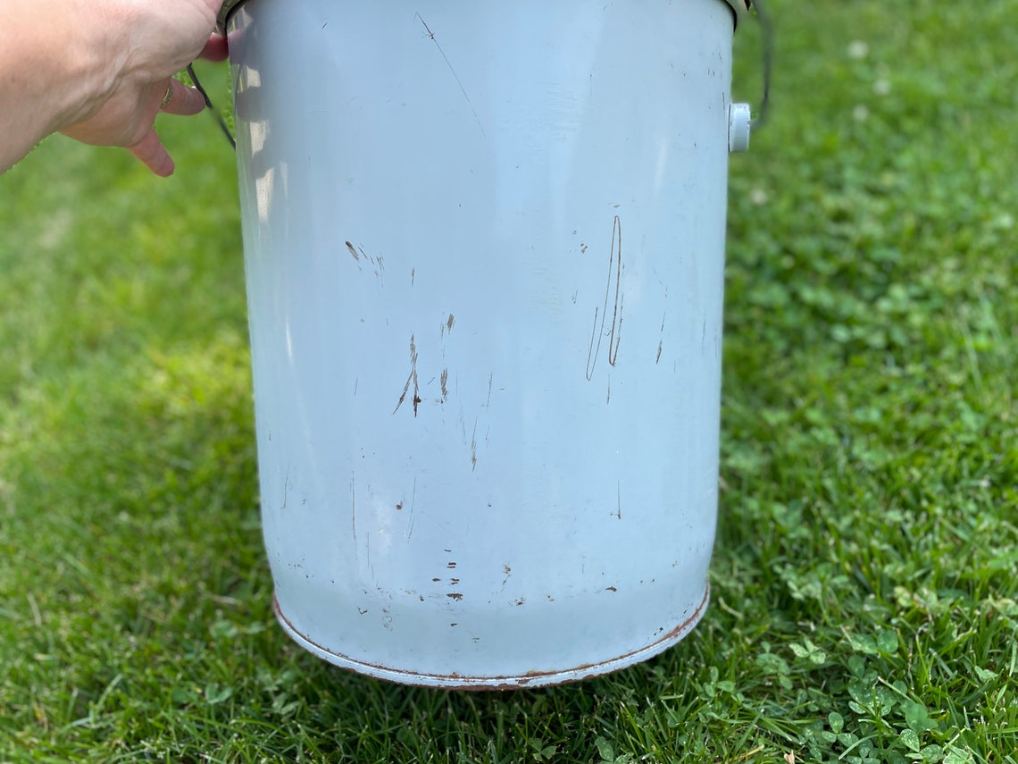 Vintage Metal Bucket Can With Lid - Etsy