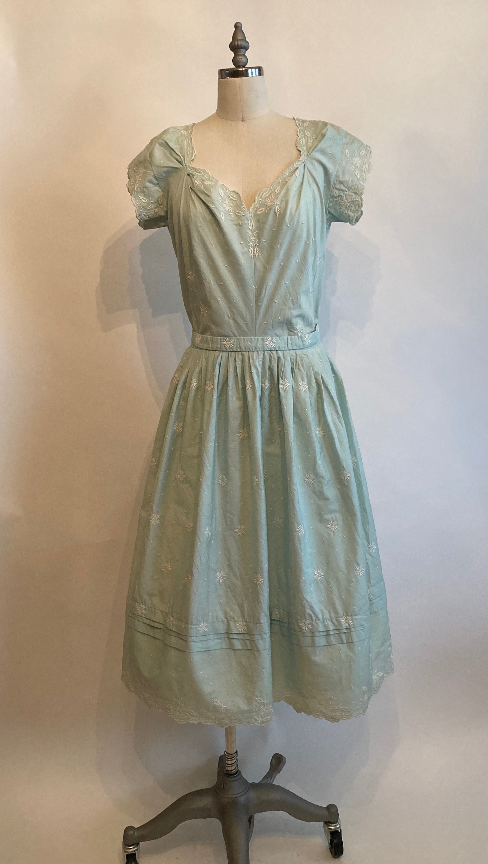 1950s Rare Clare Potter Light Mint Green & White Cotton Embroidered Day ...