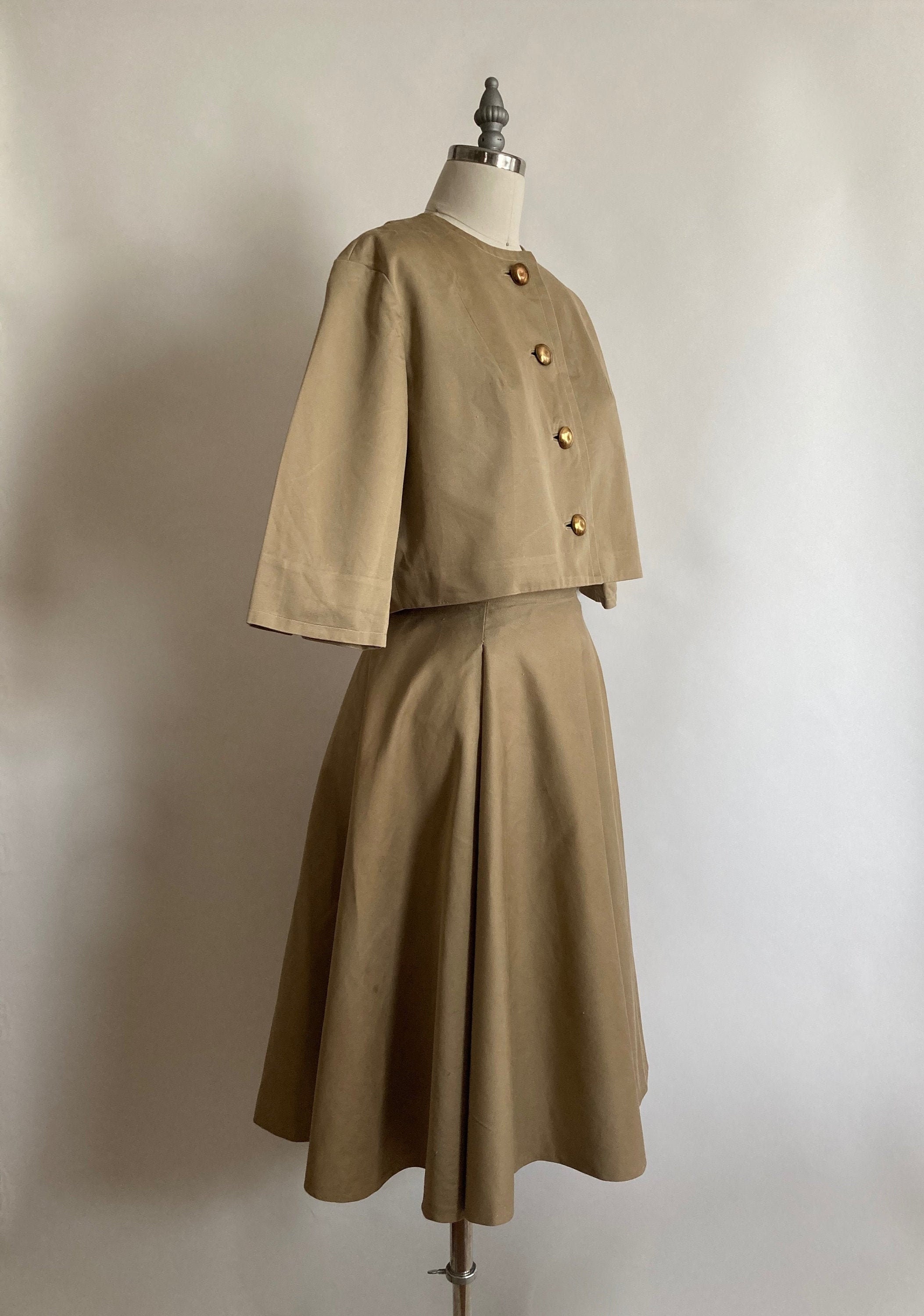 1950s Hats: Pillbox, Fascinator, Wedding, Sun Hats