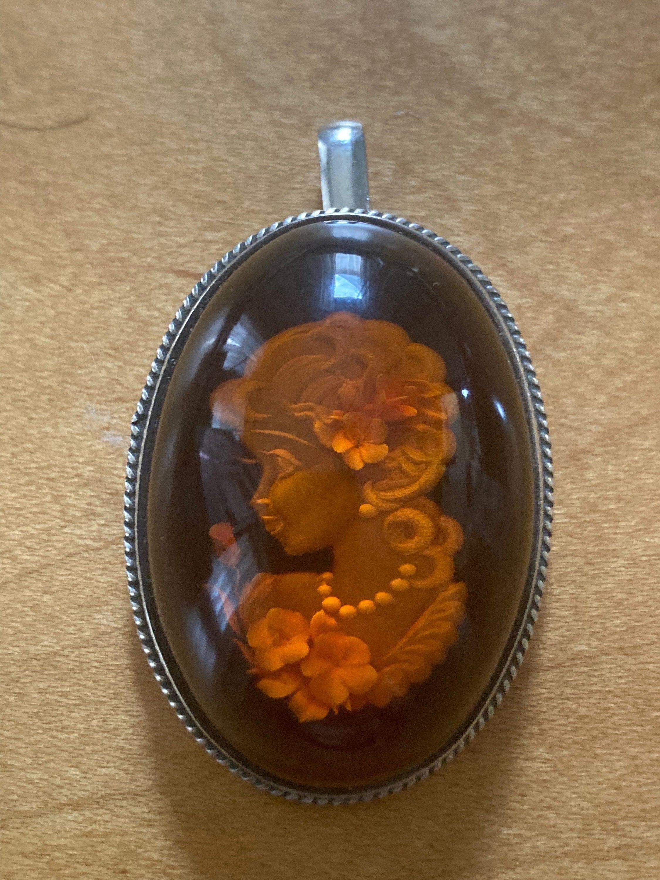 Vintage Reverse Intaglio Honey Amber Carved Cameo Brooch/pendant With ...
