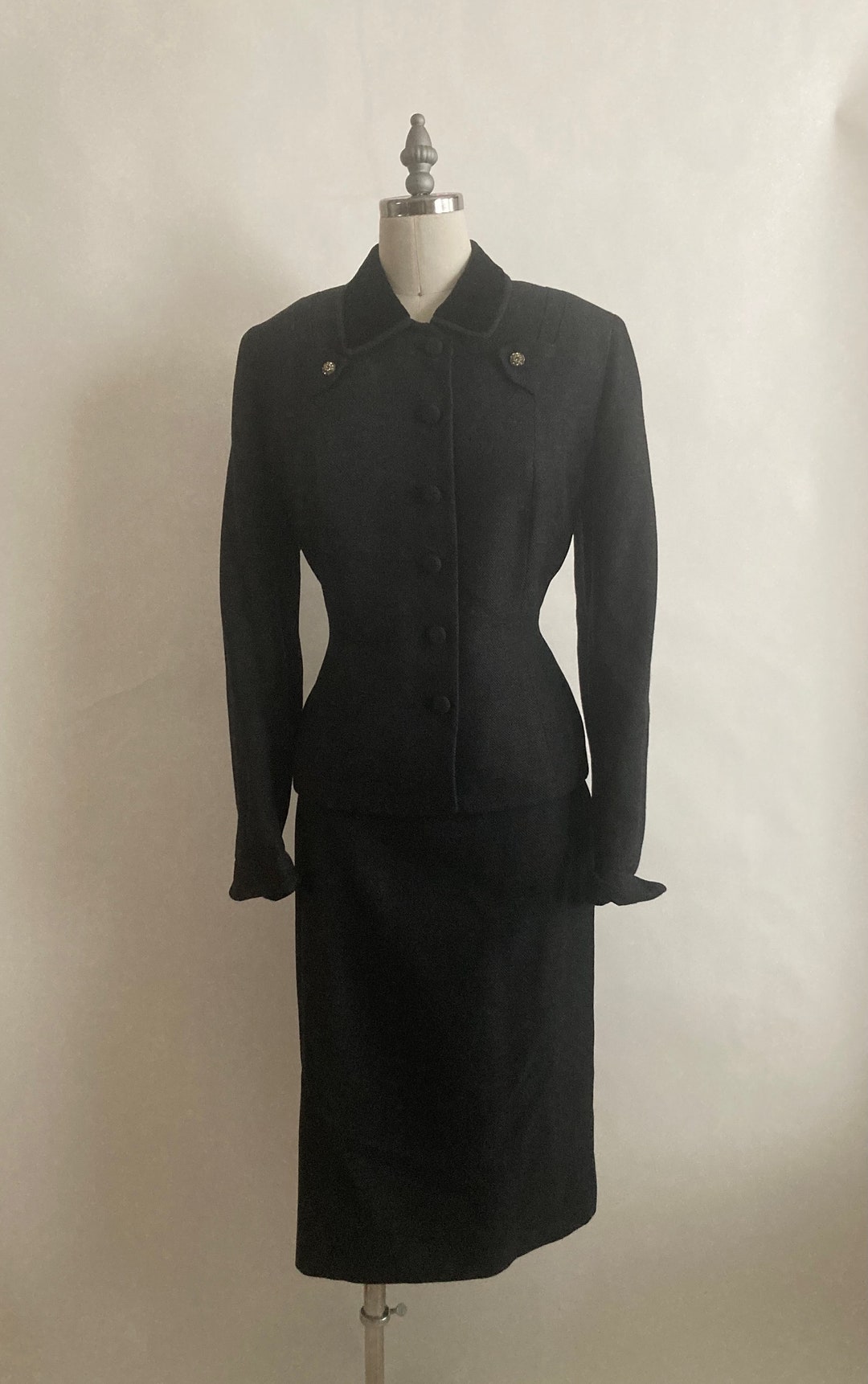 1940s Forstmann Dark Grey Virgin Wool Tweed/black Velvet Women's Suit ...