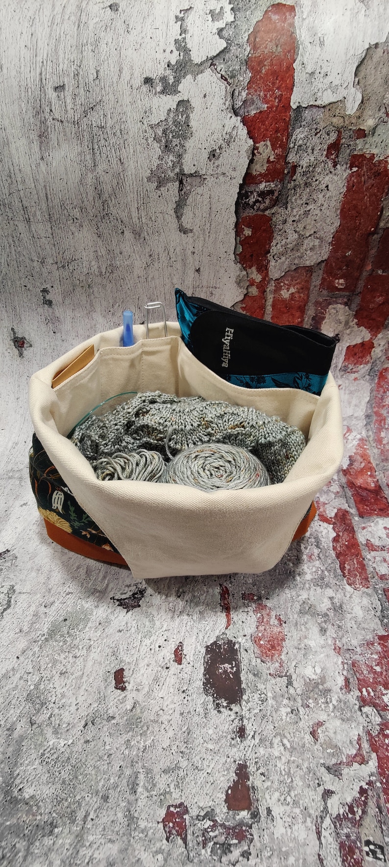 Medium Knitting Bag With Zipper Pocket and Slip Pocket. Simple Project ...