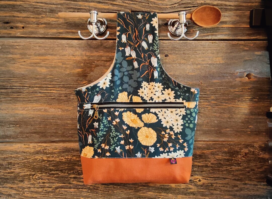 Medium Knitting Bag With Zipper Pocket and Slip Pocket. Simple Project ...