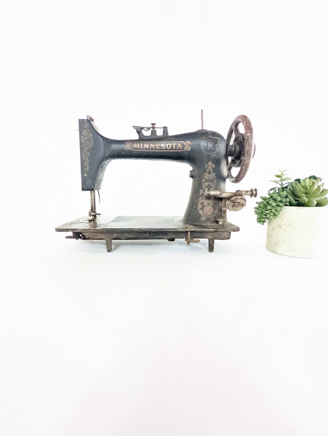 MINNESOTA Sewing Machine Vintage Farmhouse Bookend Decor Sewing Room ...
