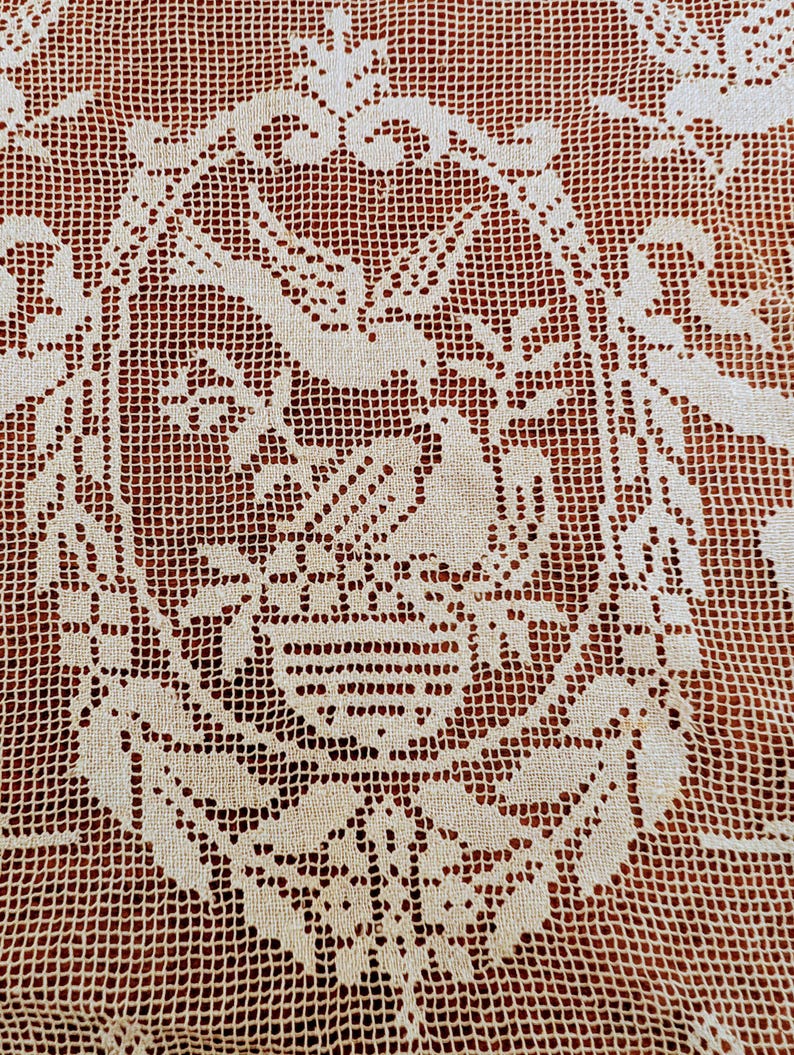 Filet Knotted Lace Demi-lune Dolly European Cupid Peace Doves W/ Bird ...