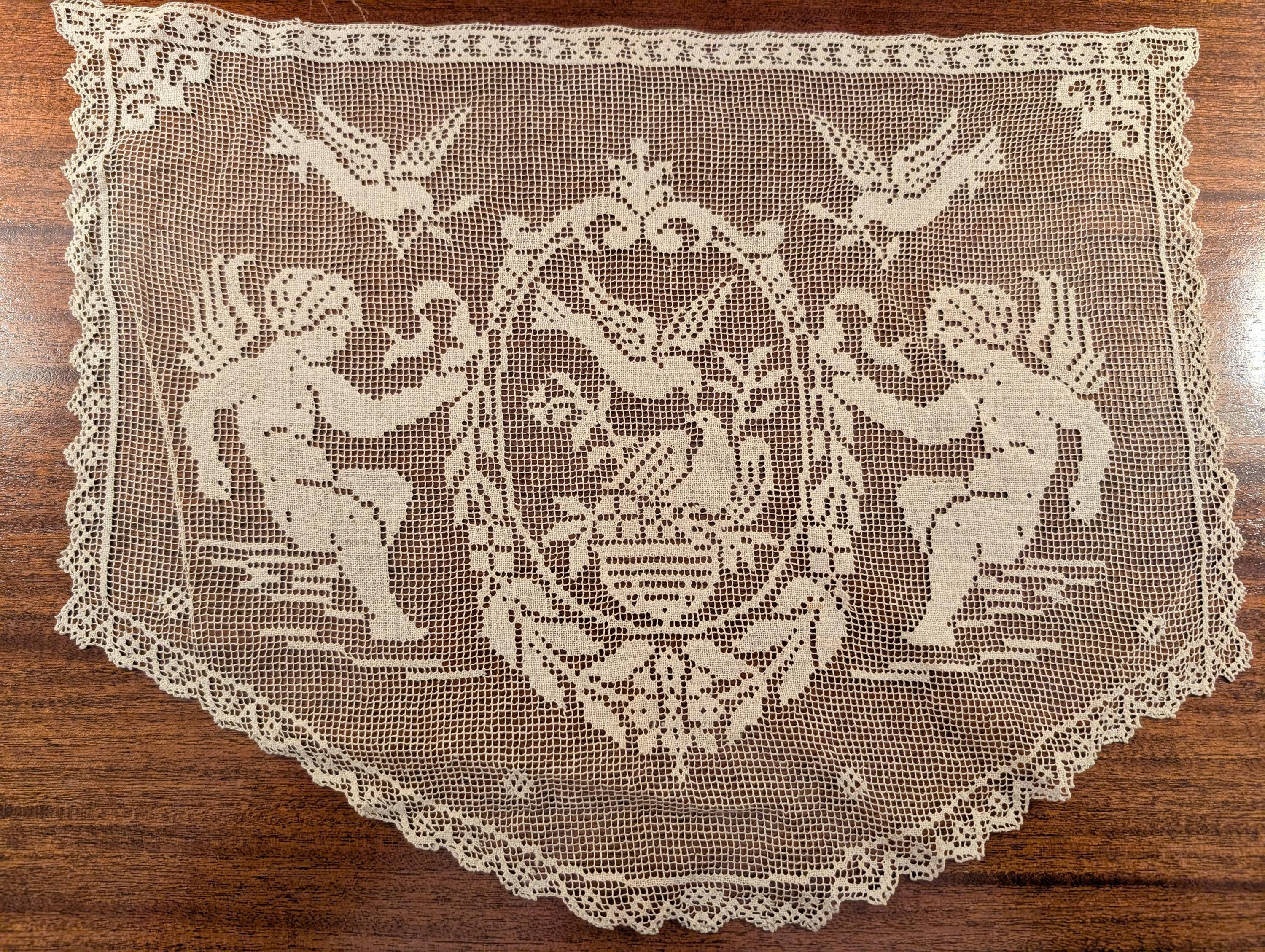 Filet Knotted Lace Demi-lune Dolly European Cupid Peace Doves W/ Bird ...