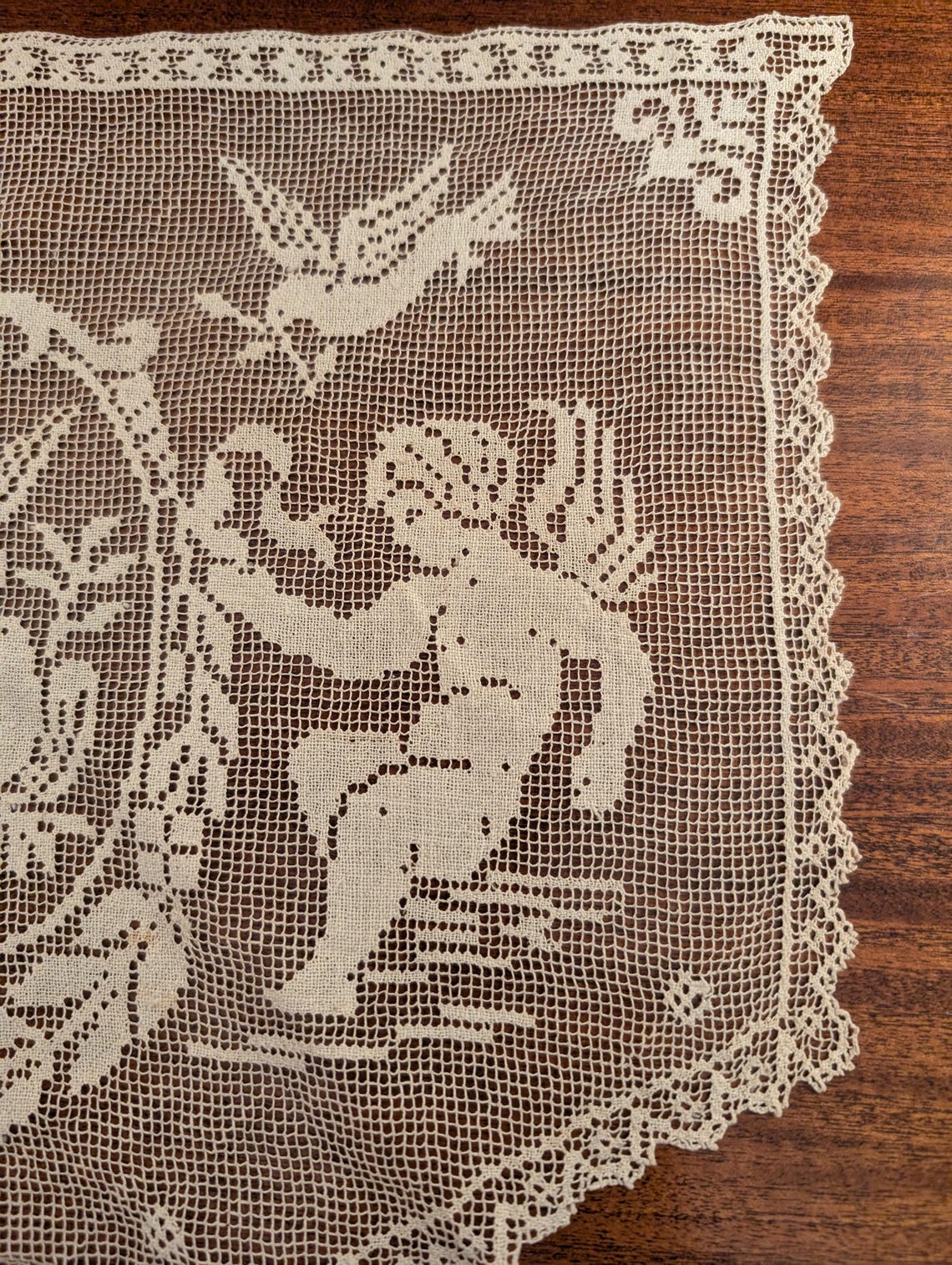 Filet Knotted Lace Demi-lune Dolly European Cupid Peace Doves W/ Bird ...