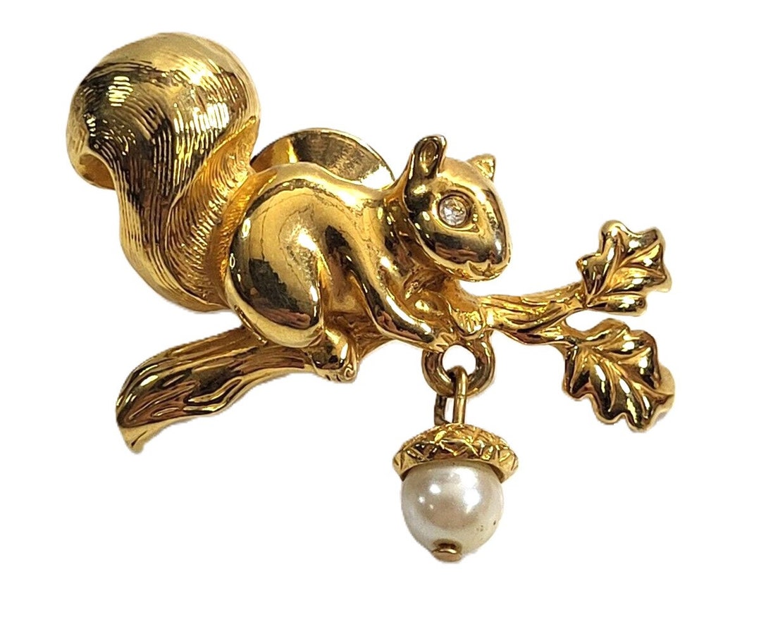 AVON SQUIRREL PIN Signed so Delightful Animal, Nuts, Tree, & Leaves ...