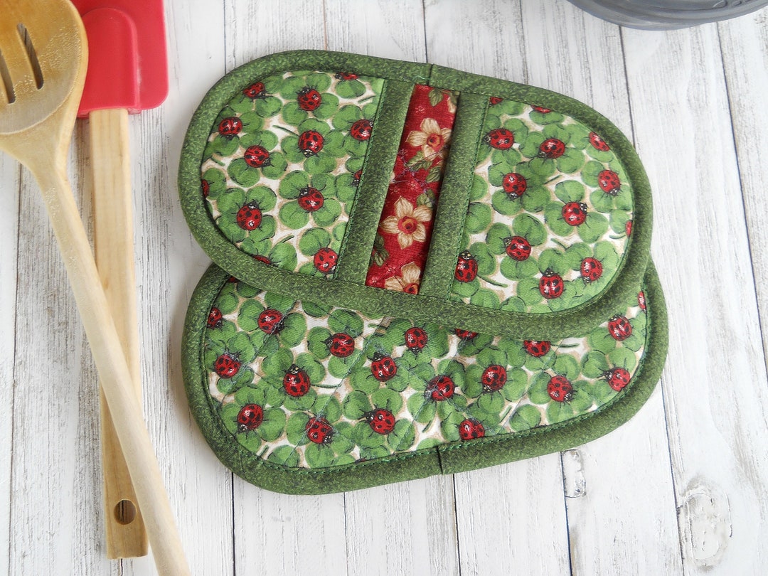 Pincher Pot Holders, Set of 2: Shamrocks and Lady Bugs! Pocket Pot ...