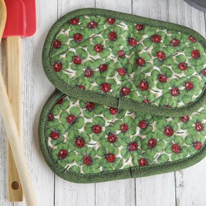 Pincher Pot Holders, Set of 2: Shamrocks and Lady Bugs! Pocket Pot ...